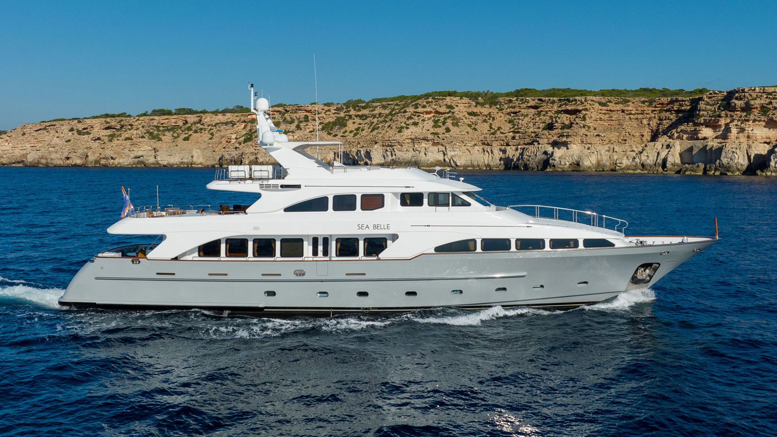 35m Benetti motor yacht Sea Belle joins market